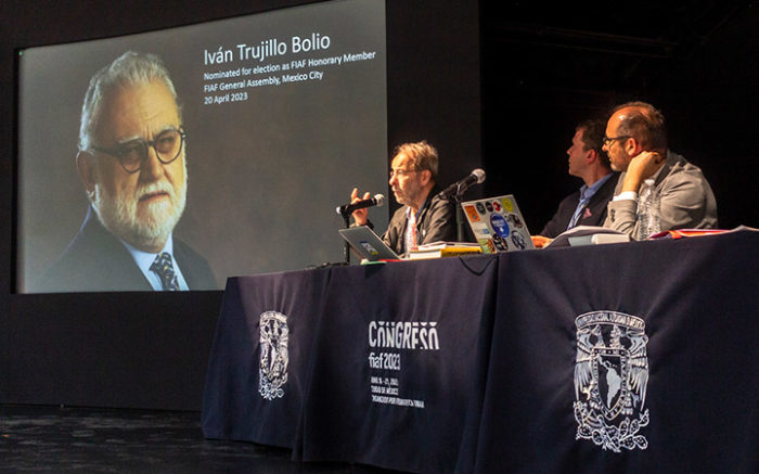 Iván Trujillo, recibió el nombramiento como miembro honorario durante ... Iván Trujillo, recibió el nombramiento como miembro honorario durante ...